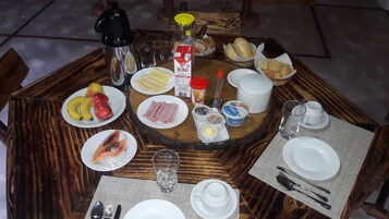 Pequeno-almoço tipo buffet diário incluído 