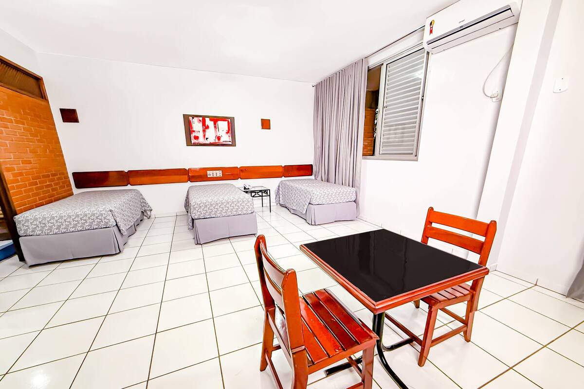 Suíte standard | Frigobar, cofres nos quartos, cortinas blackout, berços grátis