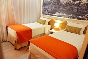 Quarto duplo | Frigobar, cofres nos quartos, escrivaninha, berços grátis