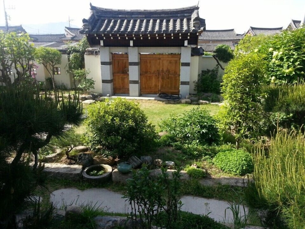 Guest House Godo(deluxe, Separate Building) - Gyeongju-si