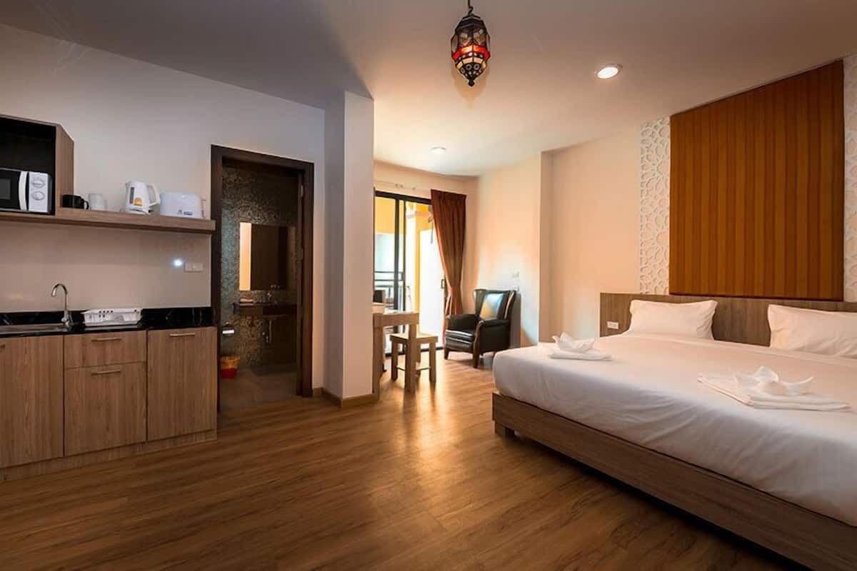Quarto superior (Double bed only) | Cofres nos quartos, escrivaninha, cortinas blackout, Wi-Fi de cortesia