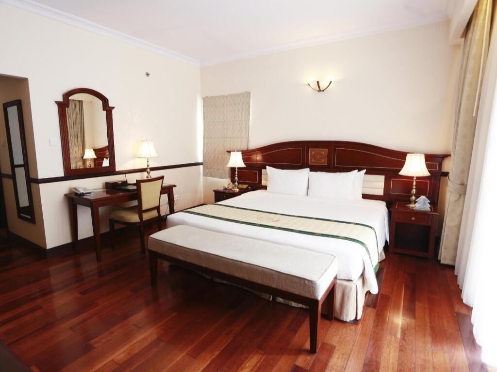 Minibar, cofre no quarto, secretária, quartos insonorizados 