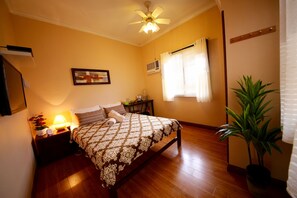 Quarto Standard, 1 quarto, casa de banho privativa | Cofre no quarto, secretária, Wi-fi grátis 