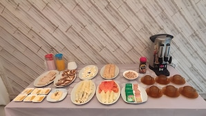Pequeno-almoço completo diário incluído 
