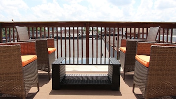 Condo executivo (The Johnson Condominium) | Sacada