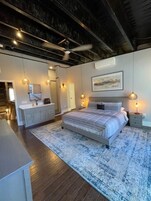 Condo urbano | Roupas de cama premium, cortinas blackout, ferros/tábuas de passar roupa