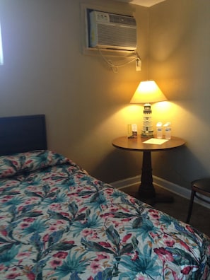 Quarto Individual Básico, 1 cama queen-size | Wi-fi grátis