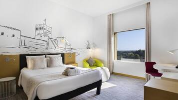 Roupas de cama premium, cofres nos quartos, escrivaninha