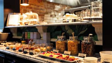 Café da manhã completo grátis todos os dias