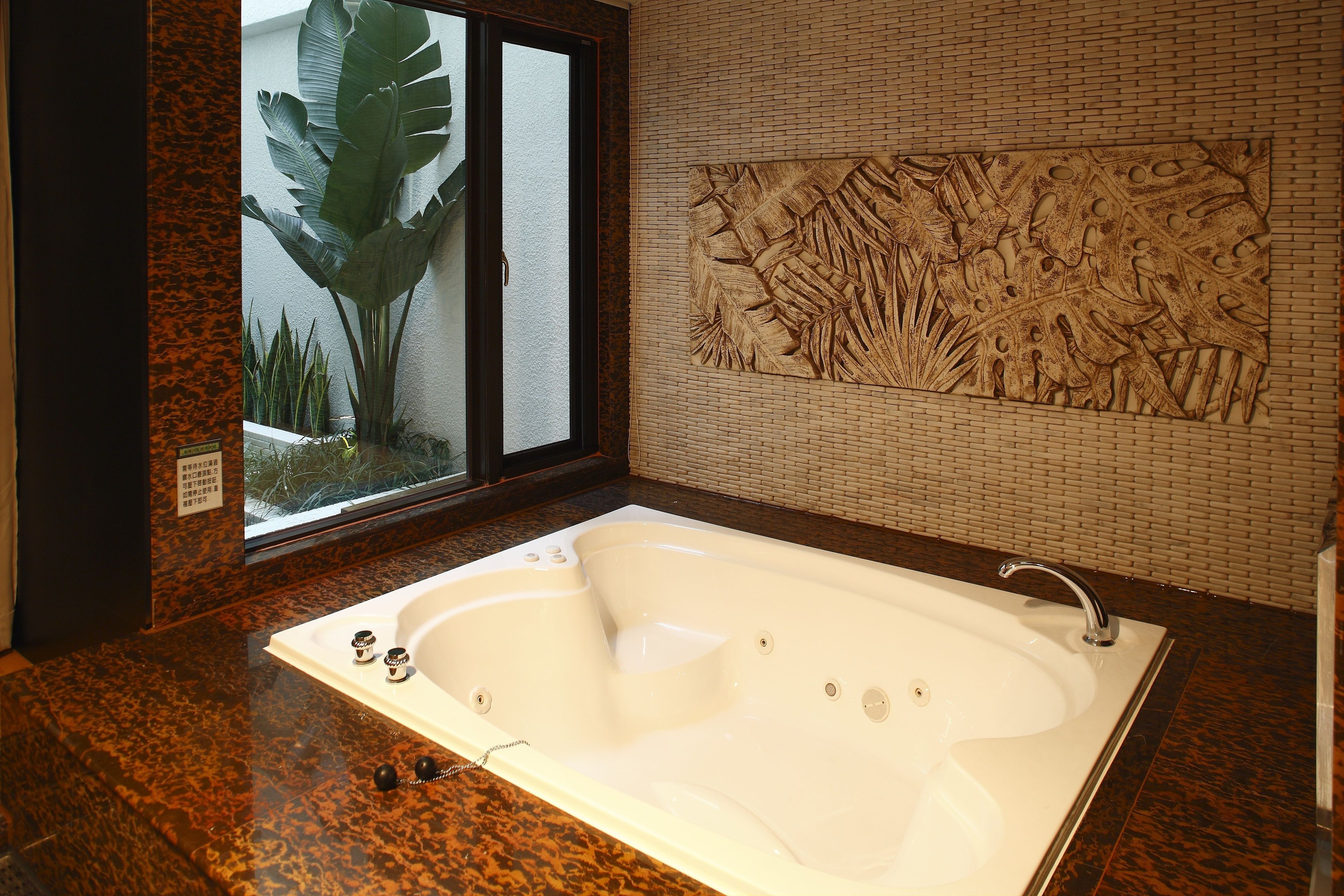 Quarto casal standard | Banheira de hidromassagem particular