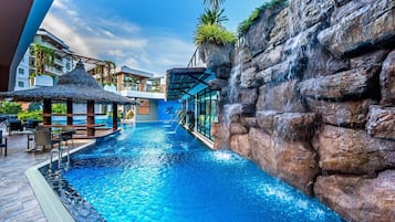 2 piscinas exteriores
