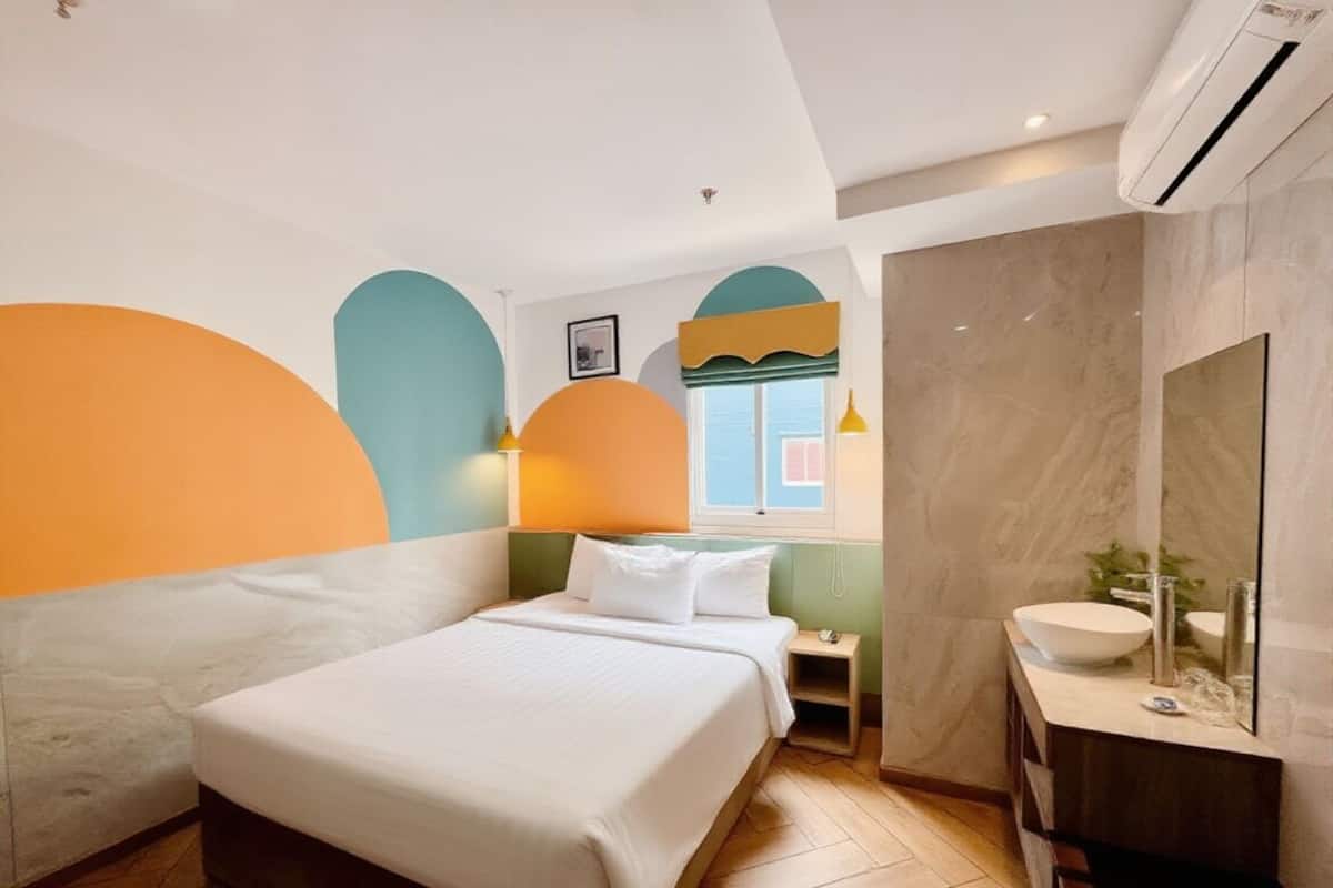 Quarto Duplo Superior, Vista para a cidade | Roupa de alta qualidade, minibar, cofre no quarto, secretária