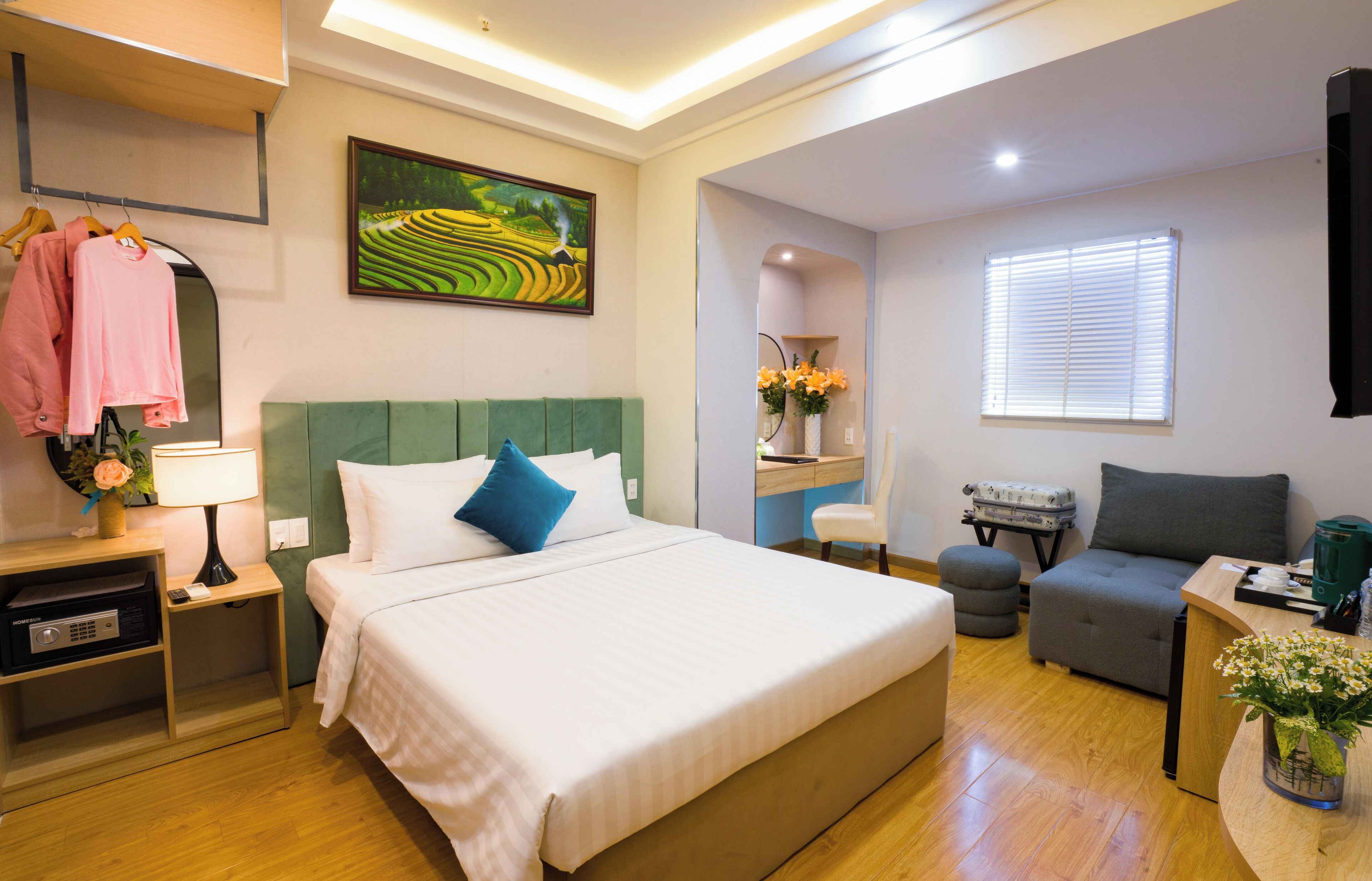 Quarto casal luxo, sem janelas | Frigobar, cofres nos quartos, escrivaninha