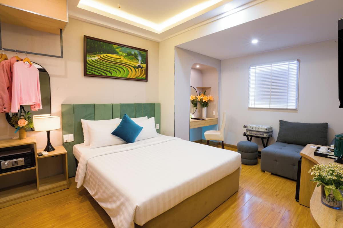 Quarto casal luxo, sem janelas | Frigobar, cofres nos quartos, escrivaninha