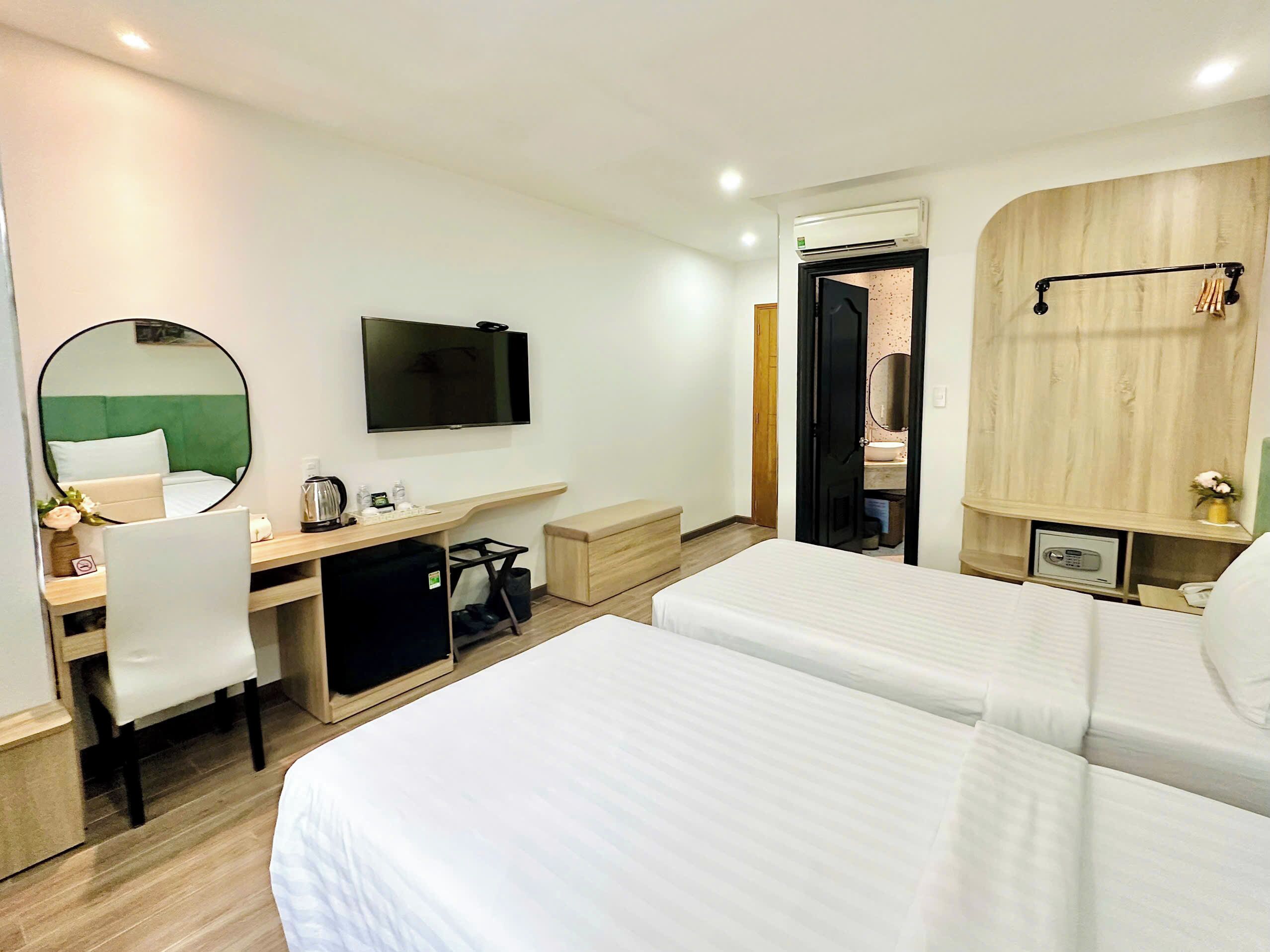 Quarto duplo premier (Window) | Frigobar, cofres nos quartos, escrivaninha