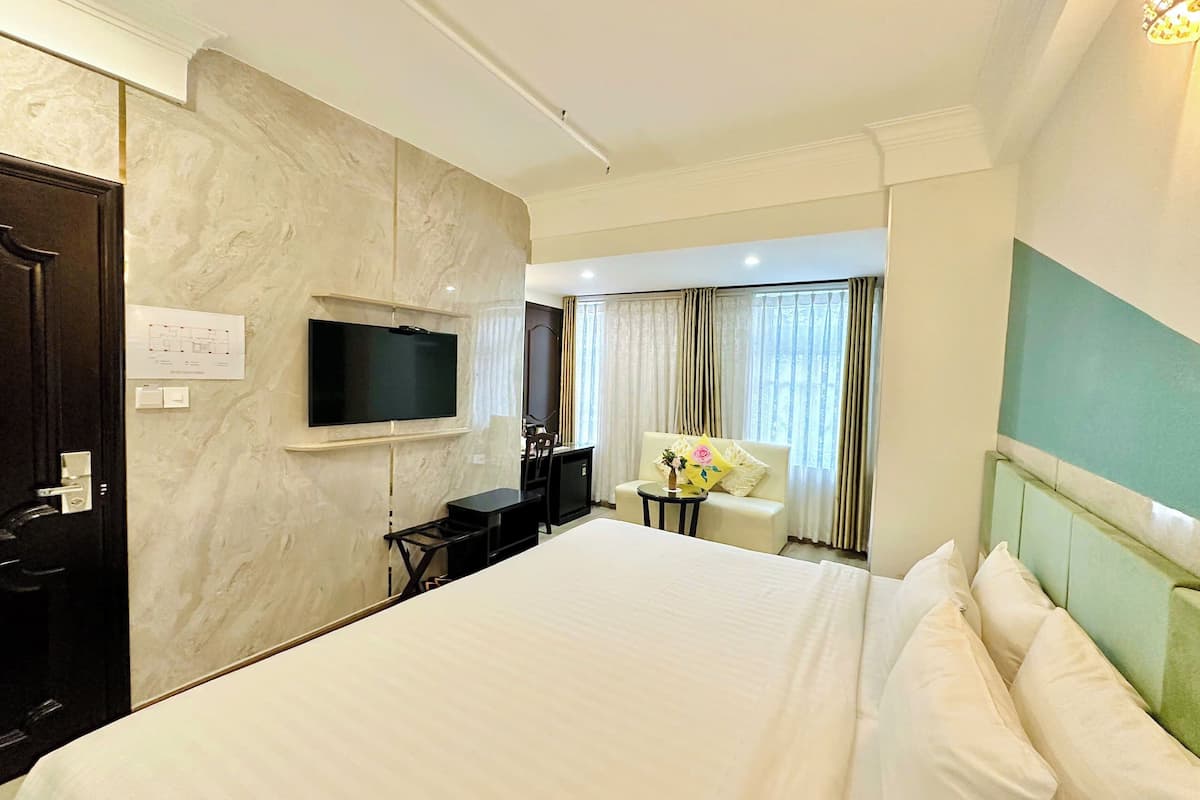 Suíte (Double - With Window) | Frigobar, cofres nos quartos, escrivaninha