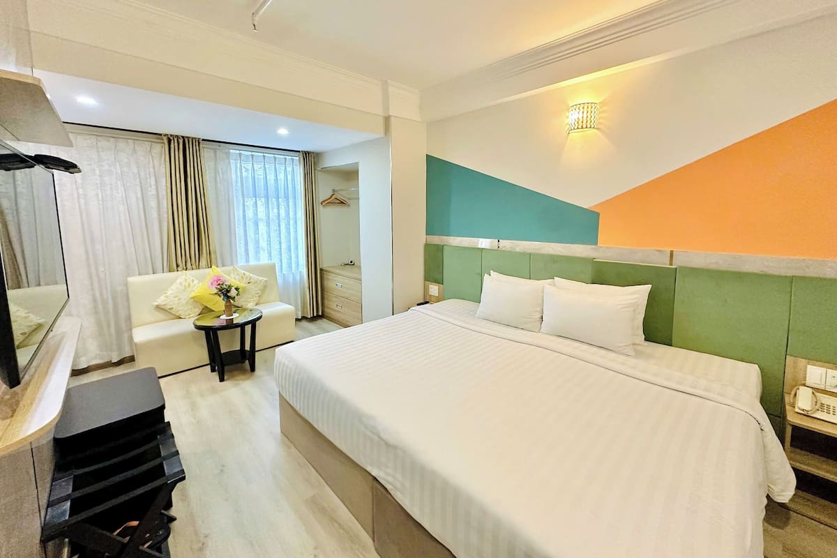 Suite Cidade (Double - With Window) | Roupa de alta qualidade, minibar, cofre no quarto, secretária