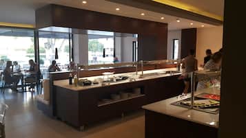 Pequeno-almoço tipo buffet diário incluído