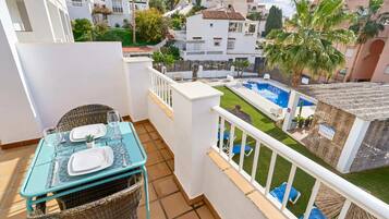 Apartamento Deluxe, 1 quarto, terraço, vista para a piscina (Apartamento N6) | Terraço/pátio interior