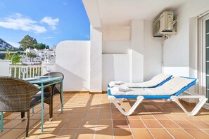 Apartamento Deluxe, 1 quarto, terraço, vista para a piscina (Apartamento N6) | Terraço/pátio interior