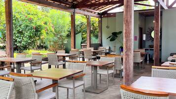 Pequeno-almoço tipo buffet diário incluído