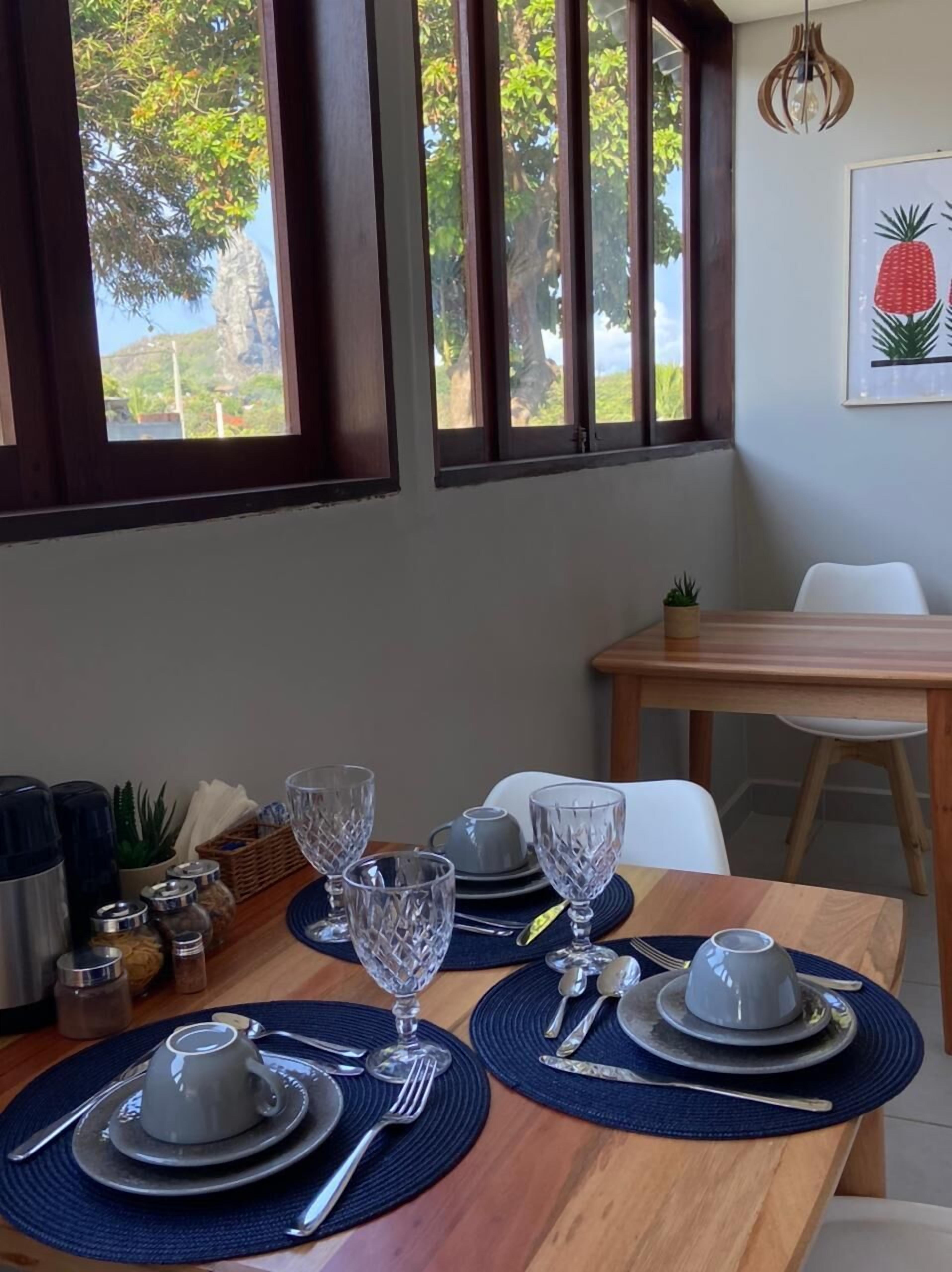 Café da manhã com buffet grátis todos os dias