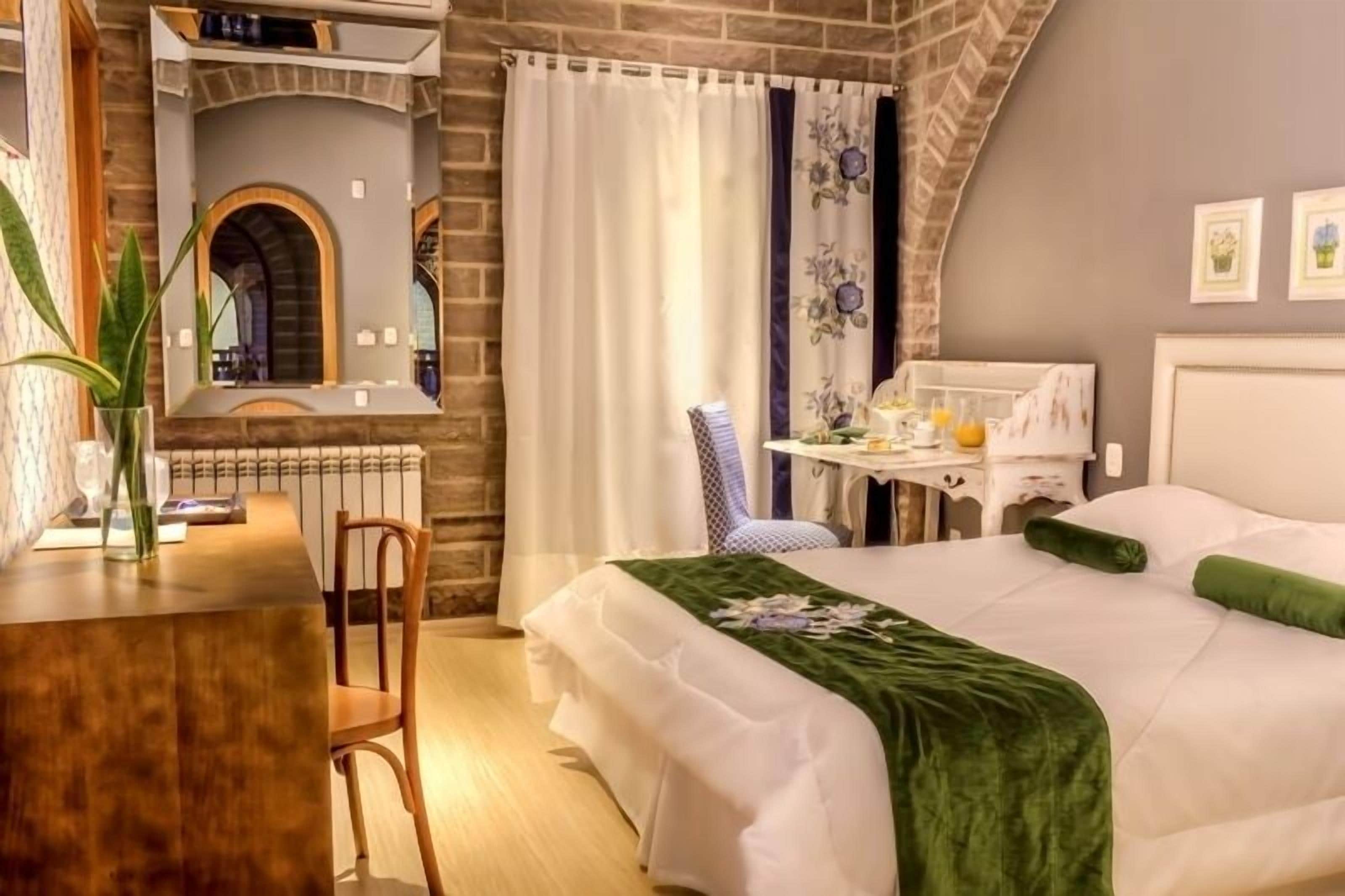 Quarto casal ou duplo superluxo | Frigobar, cofres nos quartos, ferros/tábuas de passar roupa