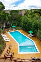 Uma piscina aquecida 