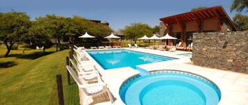 Piscina exterior sazonal 