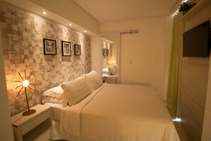Apartamento Deluxe | Minibar, cofre no quarto, Wi-fi grátis, roupa de cama fornecida 