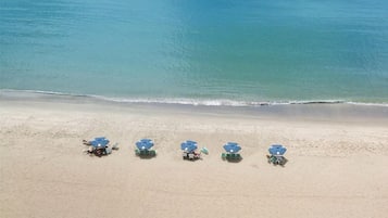 Na praia