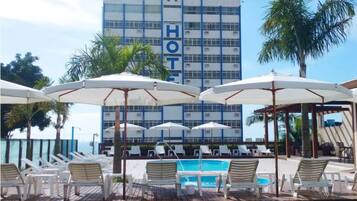 2 piscinas exteriores