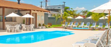 2 piscinas externas