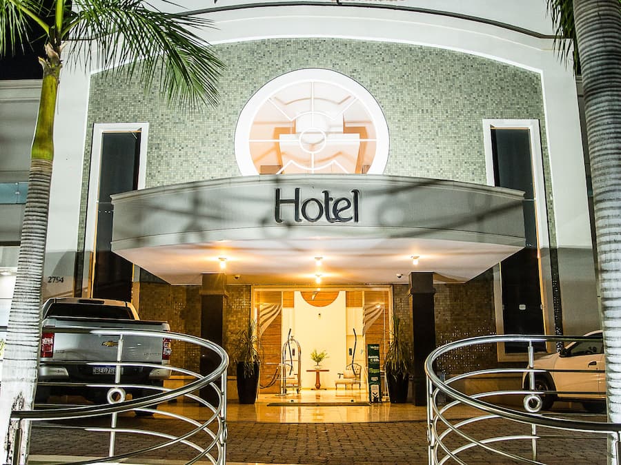 Fachada do alojamento (tarde/noite)