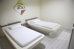 Minibar, cortinas/cortinados opacos, Wi-fi grátis 