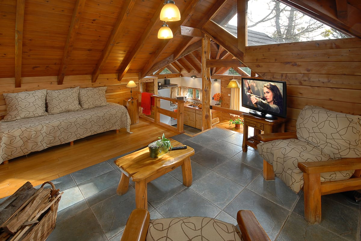 Casa Comfort, 1 quarto | Sala | Televisor LED de 32 polegadas com canais por cabo, televisor