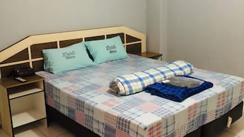 Quarto Individual Básico | Roupa hipoalergénica, minibar, cofre no quarto, secretária