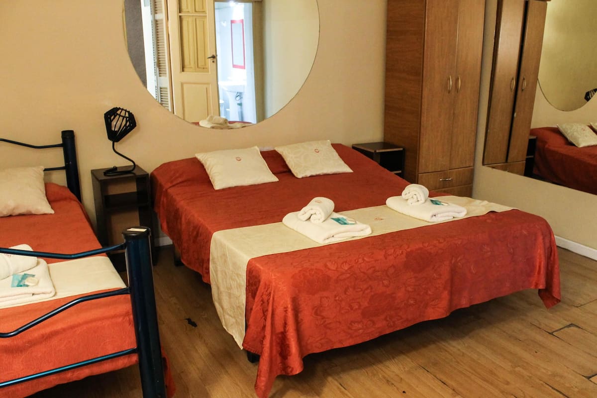 Wi-fi grátis, roupa de cama fornecida