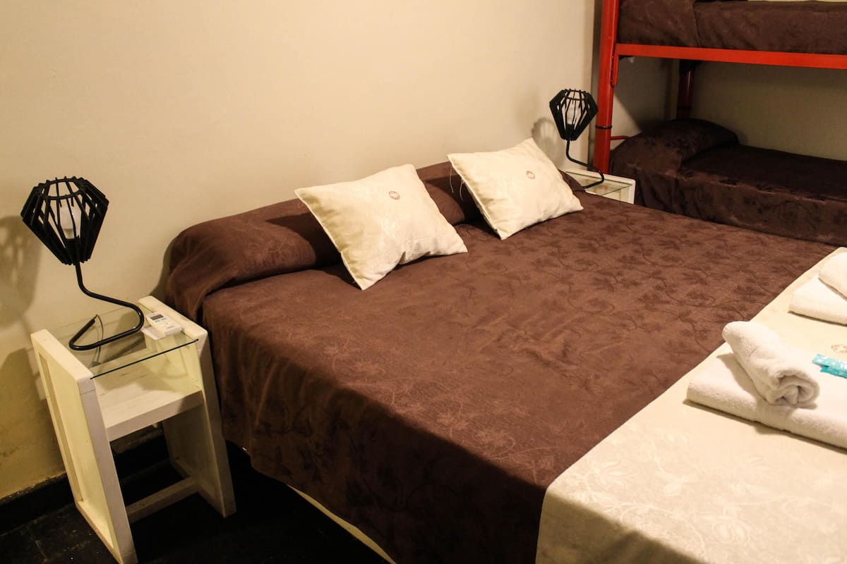 Wi-fi grátis, roupa de cama fornecida