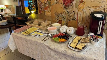 Pequeno-almoço completo diário incluído