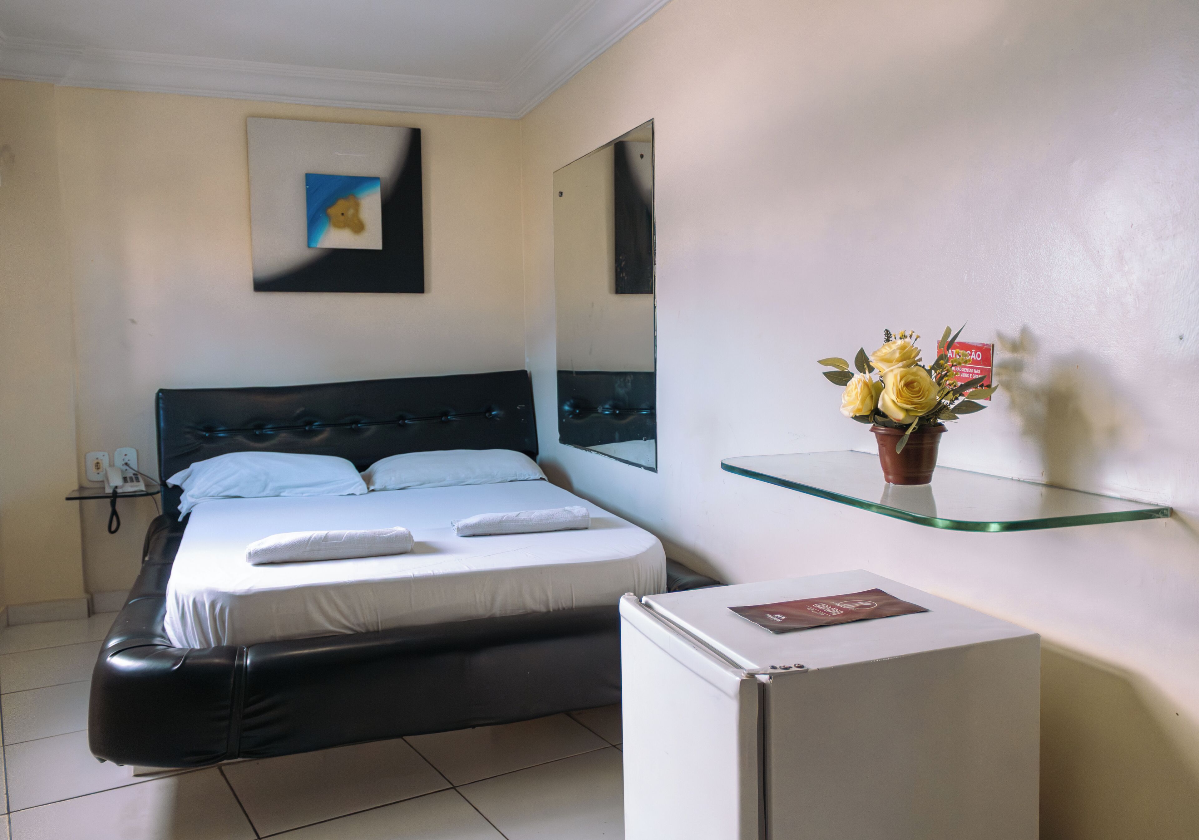 Cortinas/cortinados opacos, Wi-fi grátis, roupa de cama fornecida 