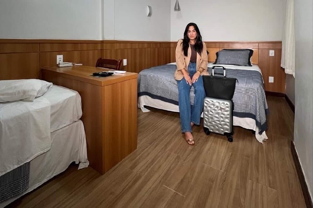 Quarto Triplo | Minibar, secretária, Wi-fi grátis, roupa de cama fornecida