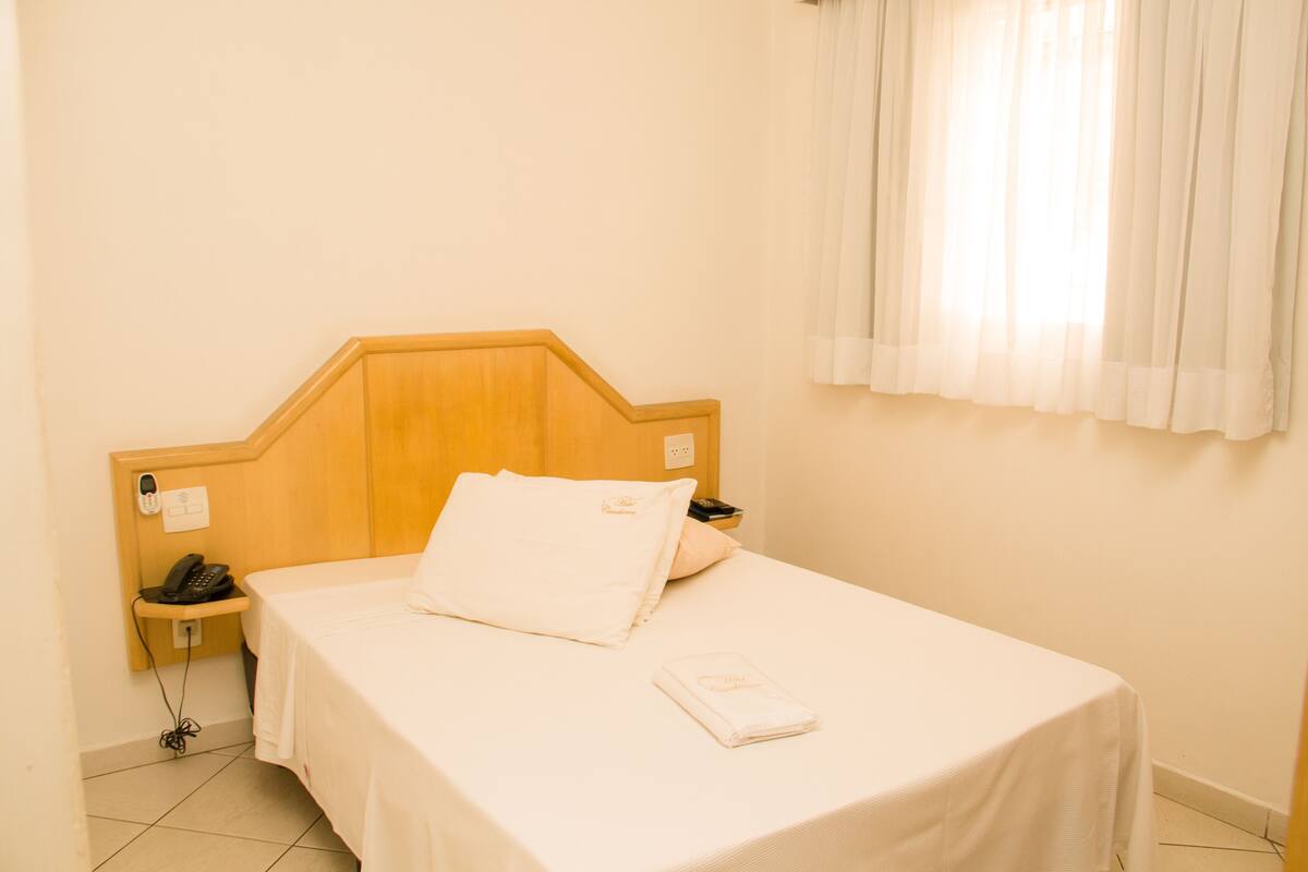 Quarto Duplo Standard | Minibar, secretária, Wi-fi grátis, roupa de cama fornecida 