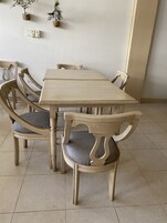 Pequeno-almoço completo nos dias úteis (7000 COP por pessoa) 