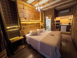 Minibar, quartos insonorizados, Wi-fi grátis, roupa de cama fornecida