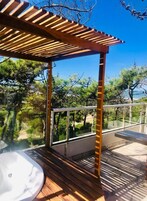 Apartamento, terraço | Cofres nos quartos, berço de viagem, Wi-Fi de cortesia