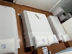 Cortinas/cortinados opacos, quartos insonorizados 