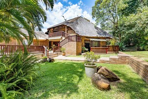 Quarto família | Vista para o jardim