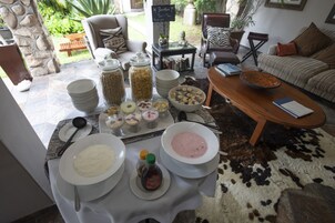 Pequeno-almoço preparado no momento diário (150 ZAR por pessoa) 