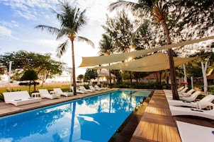 2 piscinas exteriores